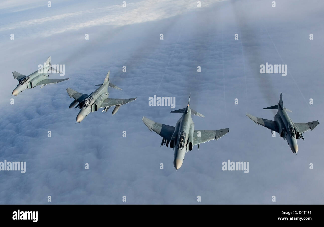 Formation of Luftwaffe F-4F Phantom II's Stock Photo - Alamy