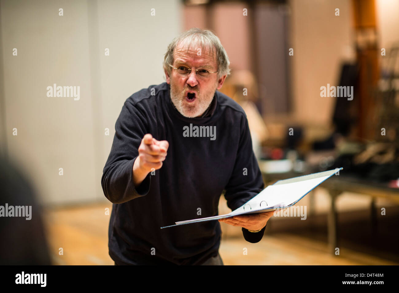 Actors practicing theatre hi-res stock photography and images - Alamy