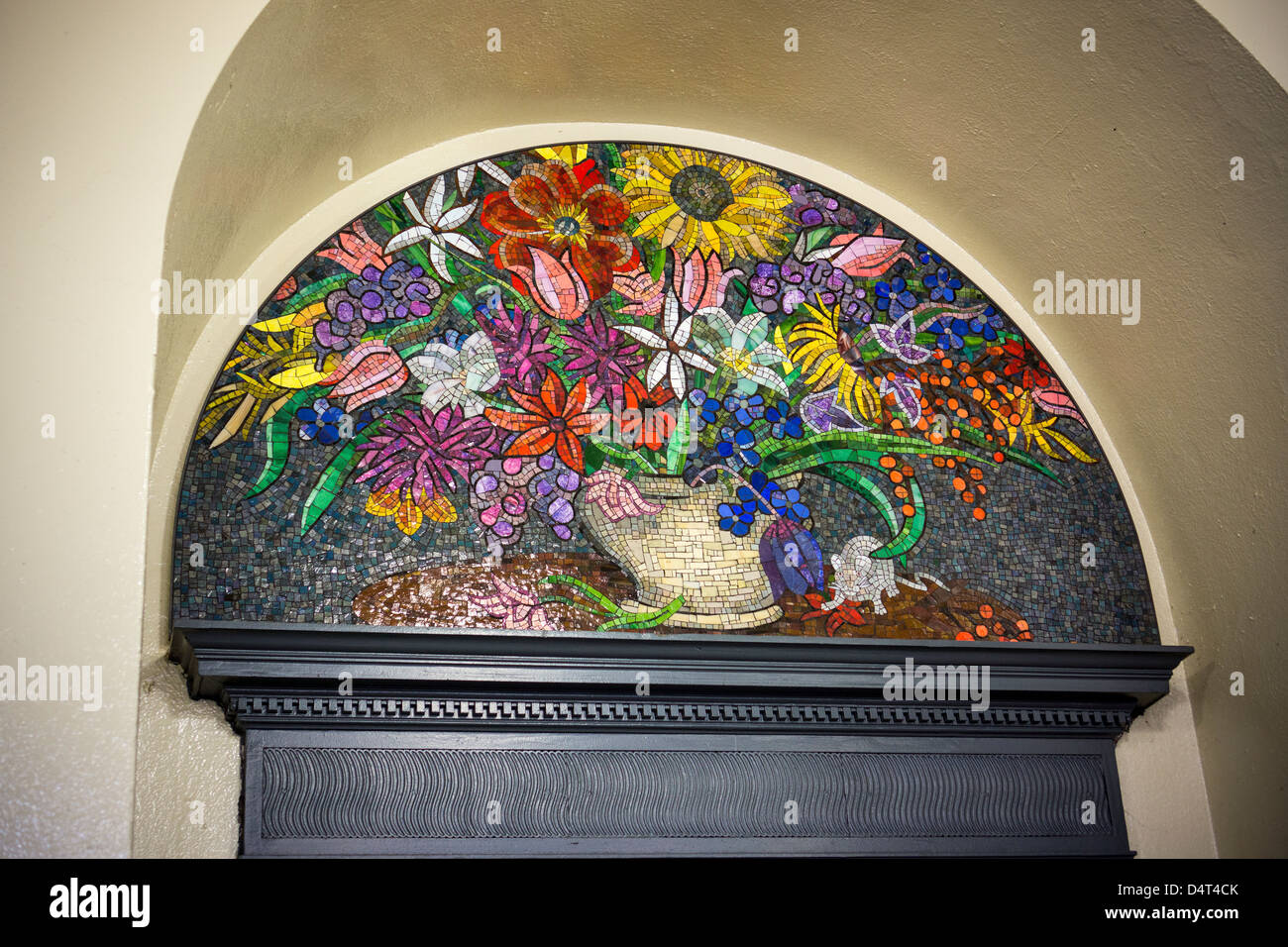 The East 180th Street station in the Bronx in New York on the Dyre ...