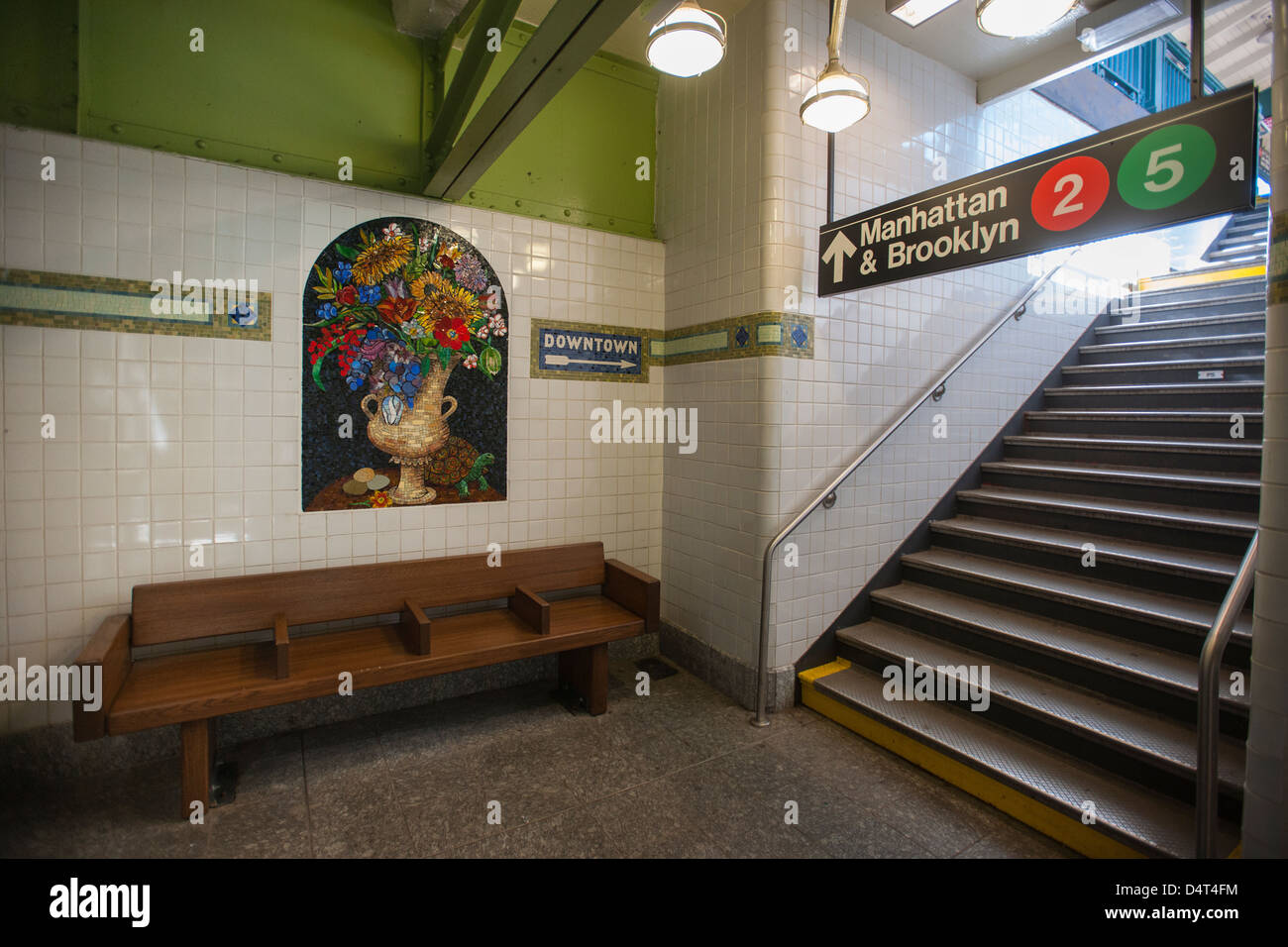 The East 180th Street station in the Bronx in New York on the Dyre ...