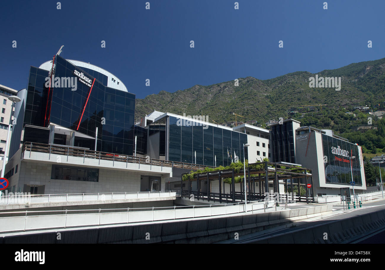 Private banking horizontal hi-res stock photography and images - Alamy