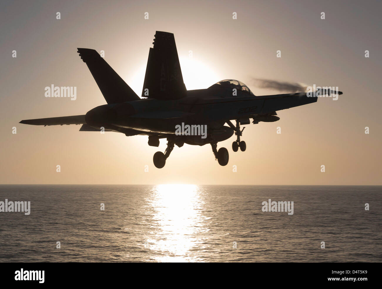 Silhouette f 18 jet fighter plane hi-res stock photography and images ...