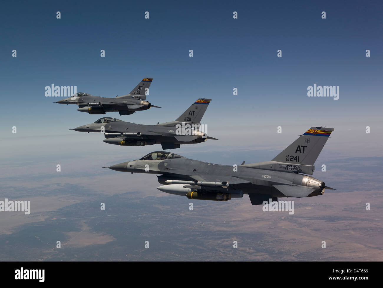 F 16s formation hi-res stock photography and images - Alamy