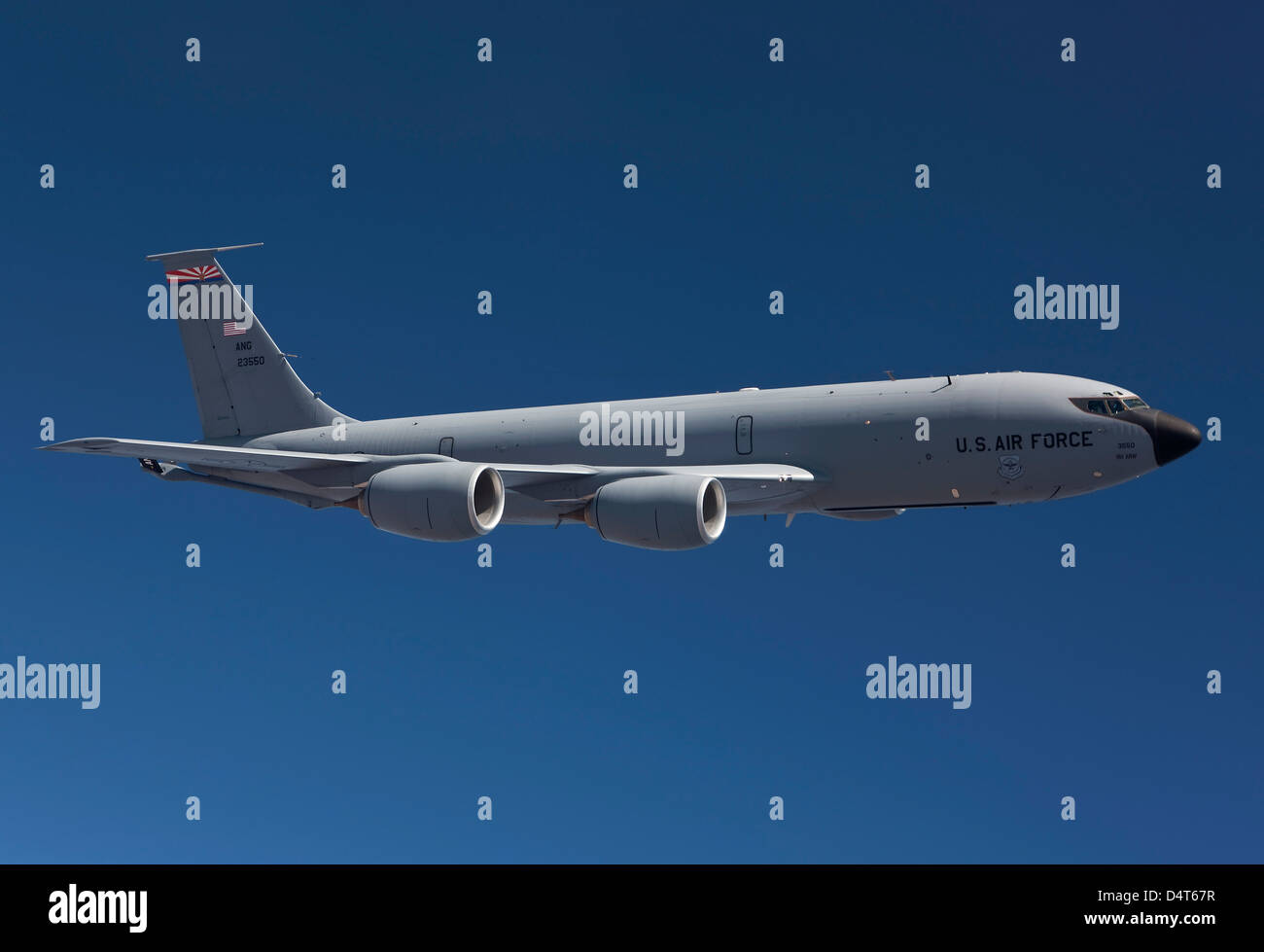 Air to air refueling tanker hi-res stock photography and images - Alamy