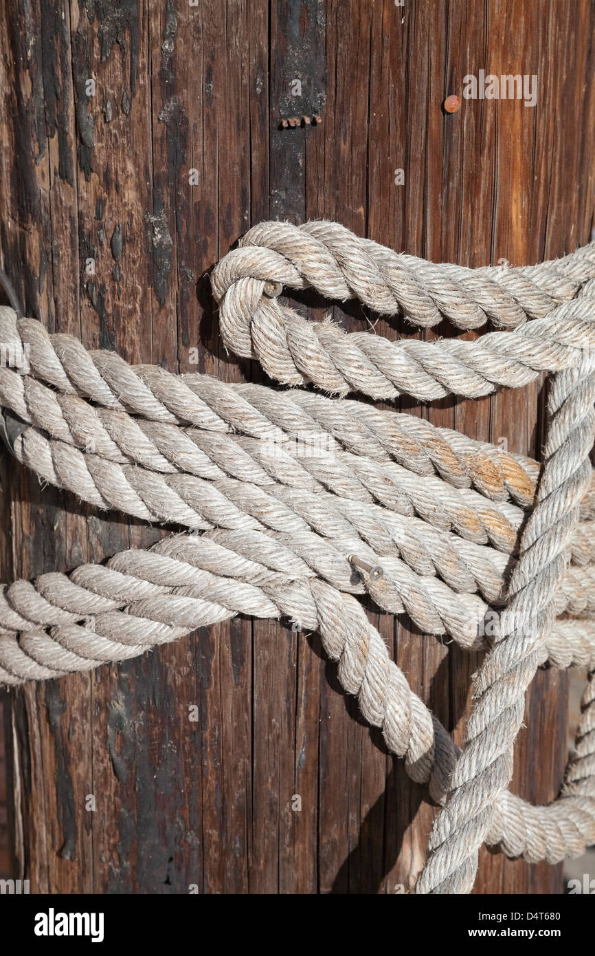 Old hawser hi-res stock photography and images - Alamy