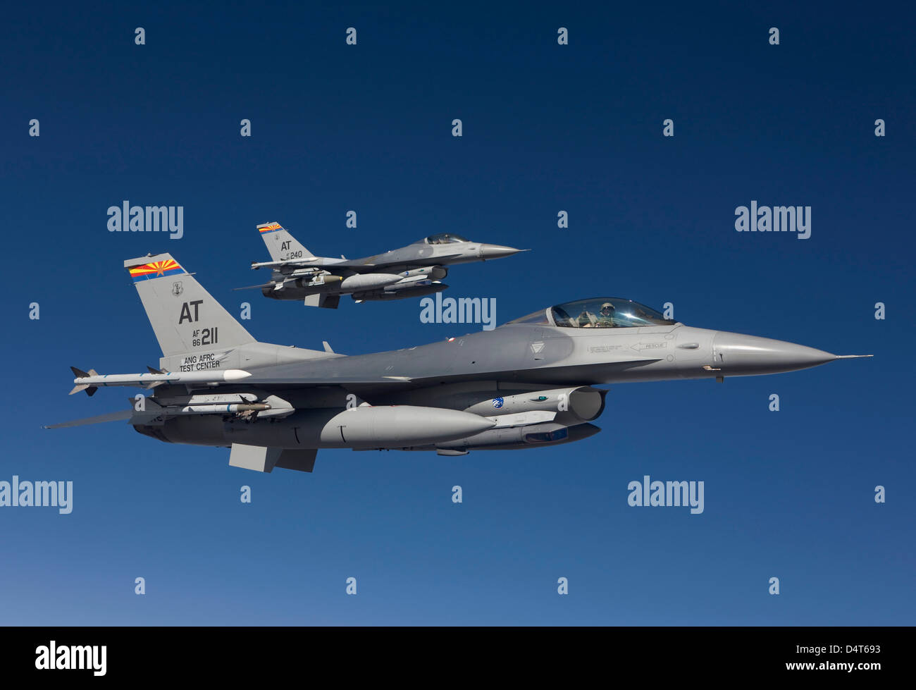 Two F-16's fly in formation over Arizona Stock Photo - Alamy