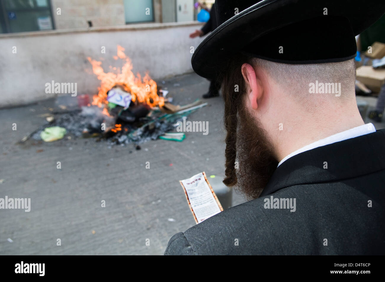 Orthodox Jews burning bread and Chametz as part of the preparations for ...