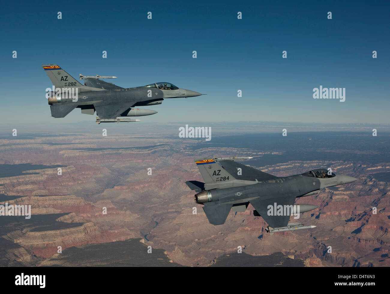 F 16s formation hi-res stock photography and images - Alamy