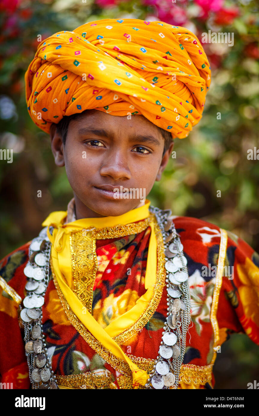 Indian boy in colorful clothes wearing a turban Stock Photo - Alamy