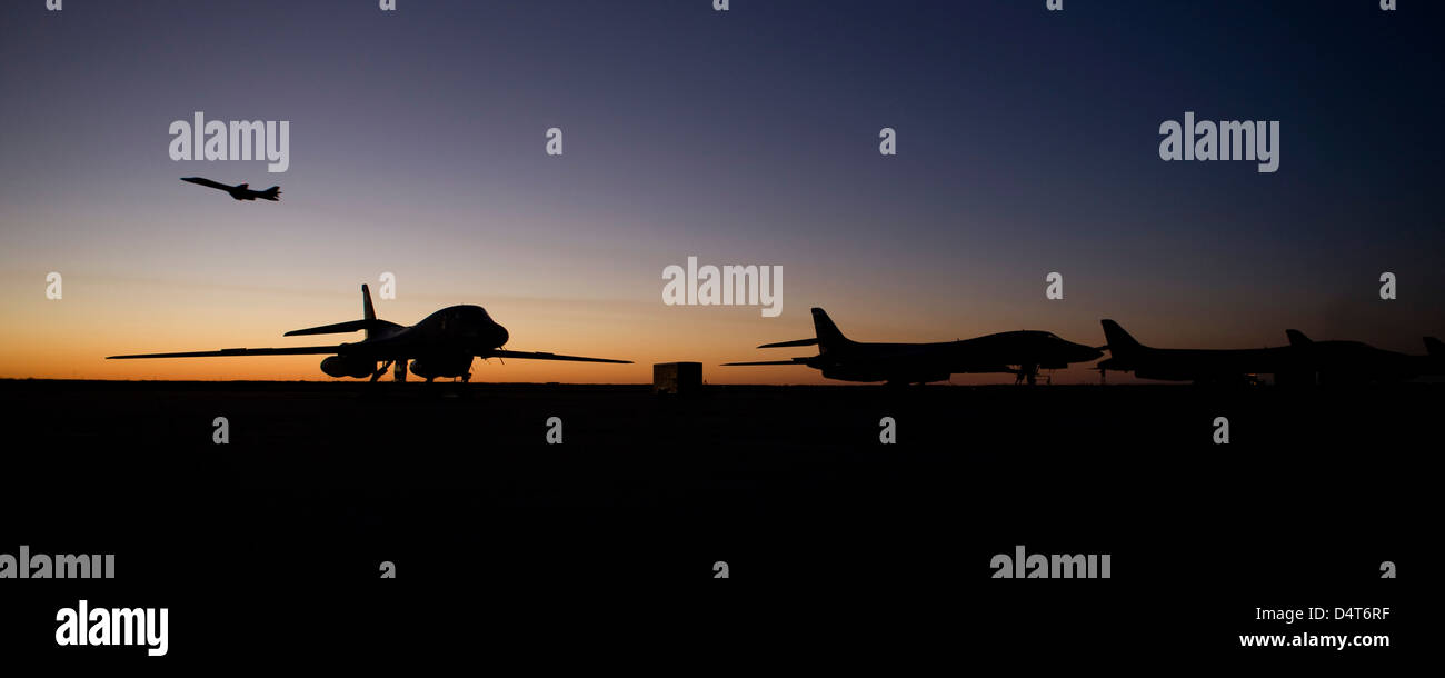 A B-1B Lancer takes off at sunset from Dyess Air Force Base, Texas ...