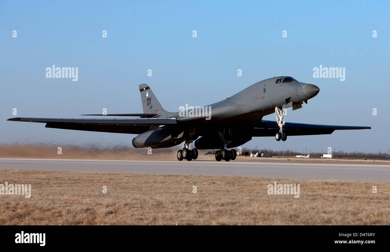 A 7th Bomb Wing B-1B Lancer takes off in the late afternoon from Dyess ...