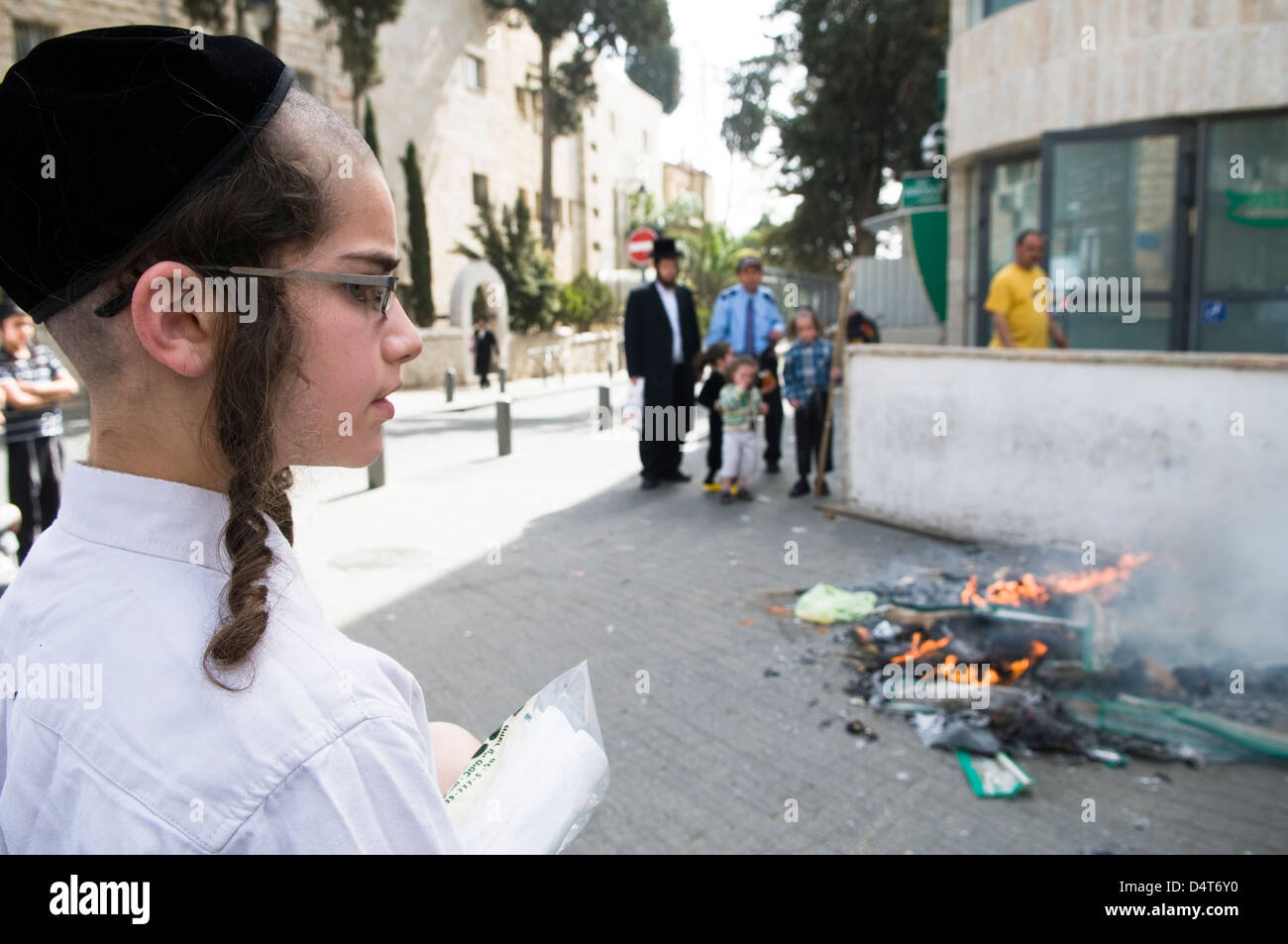 Orthodox Jews burning bread and Chametz as part of the preparations for ...