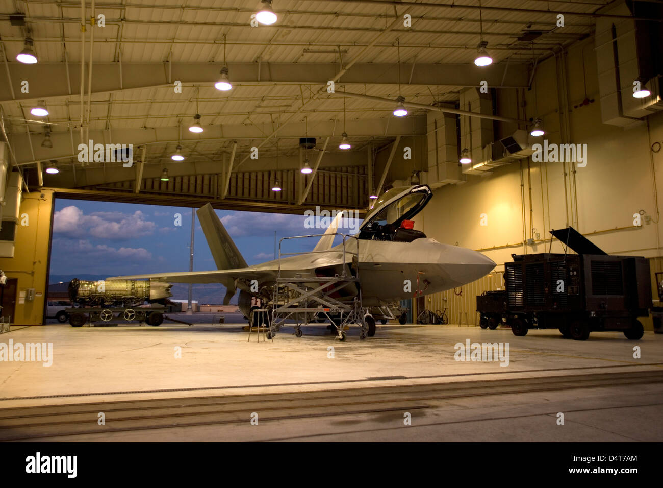 F 22 fighter cockpit hi-res stock photography and images - Alamy