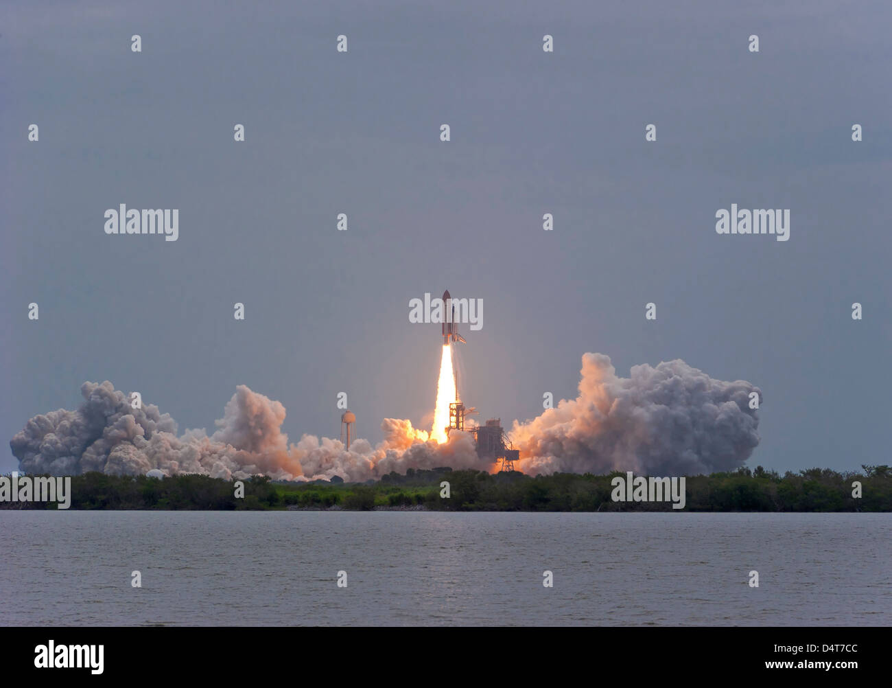 Nasa space shuttle final mission hi-res stock photography and images ...