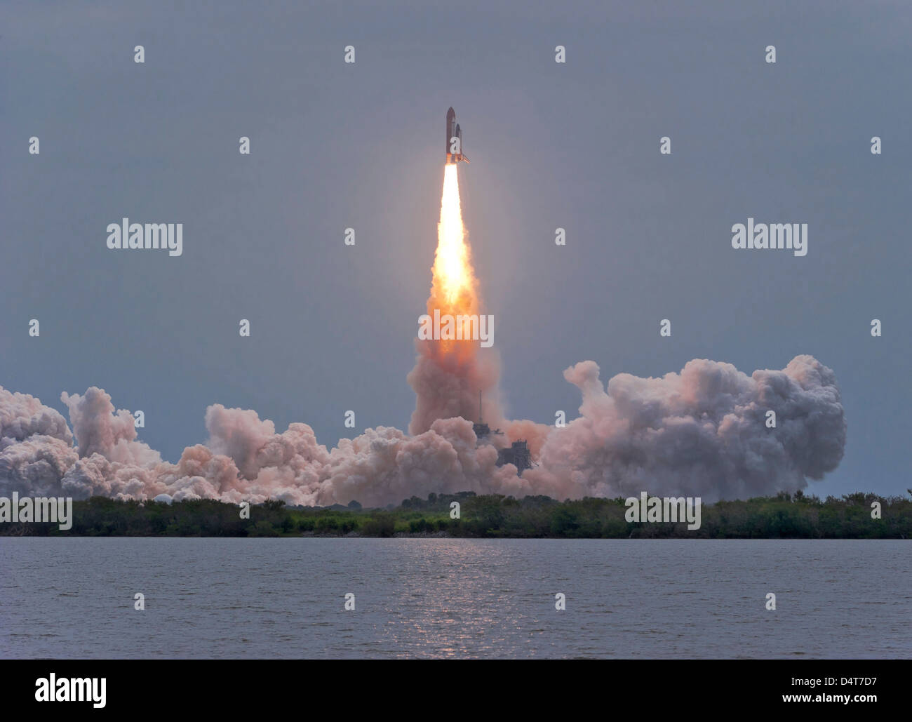 Nasa space shuttle final mission hi-res stock photography and images ...