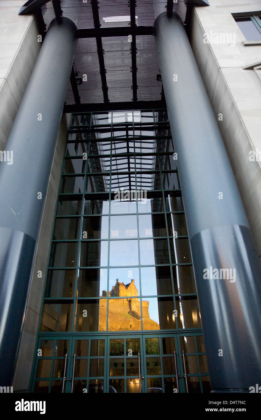 Saltire court edinburgh hi-res stock photography and images - Alamy