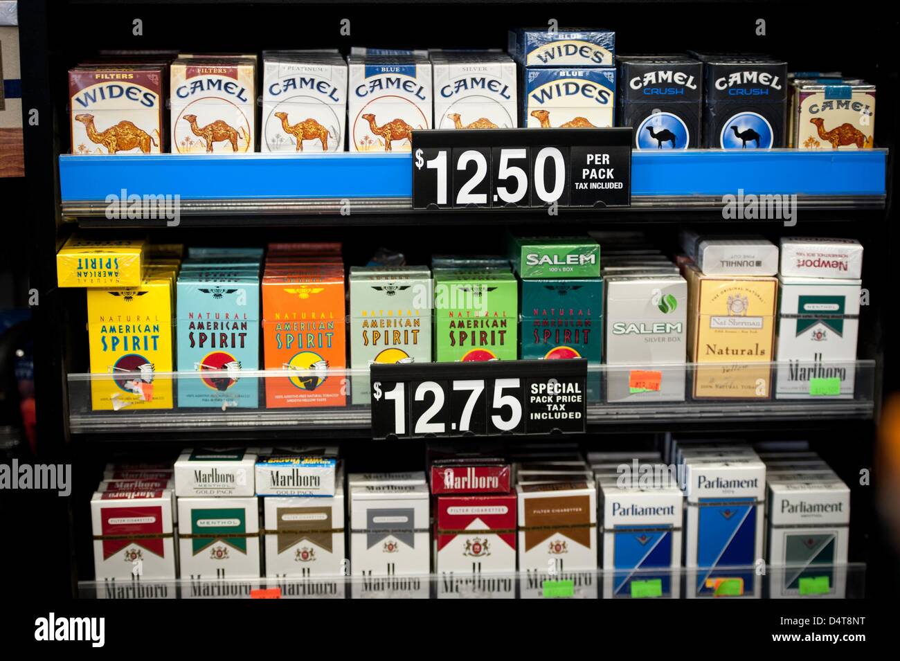 March 18, 2013 - Manhattan, New York, U.S. - Smoke shops and cigarette ...