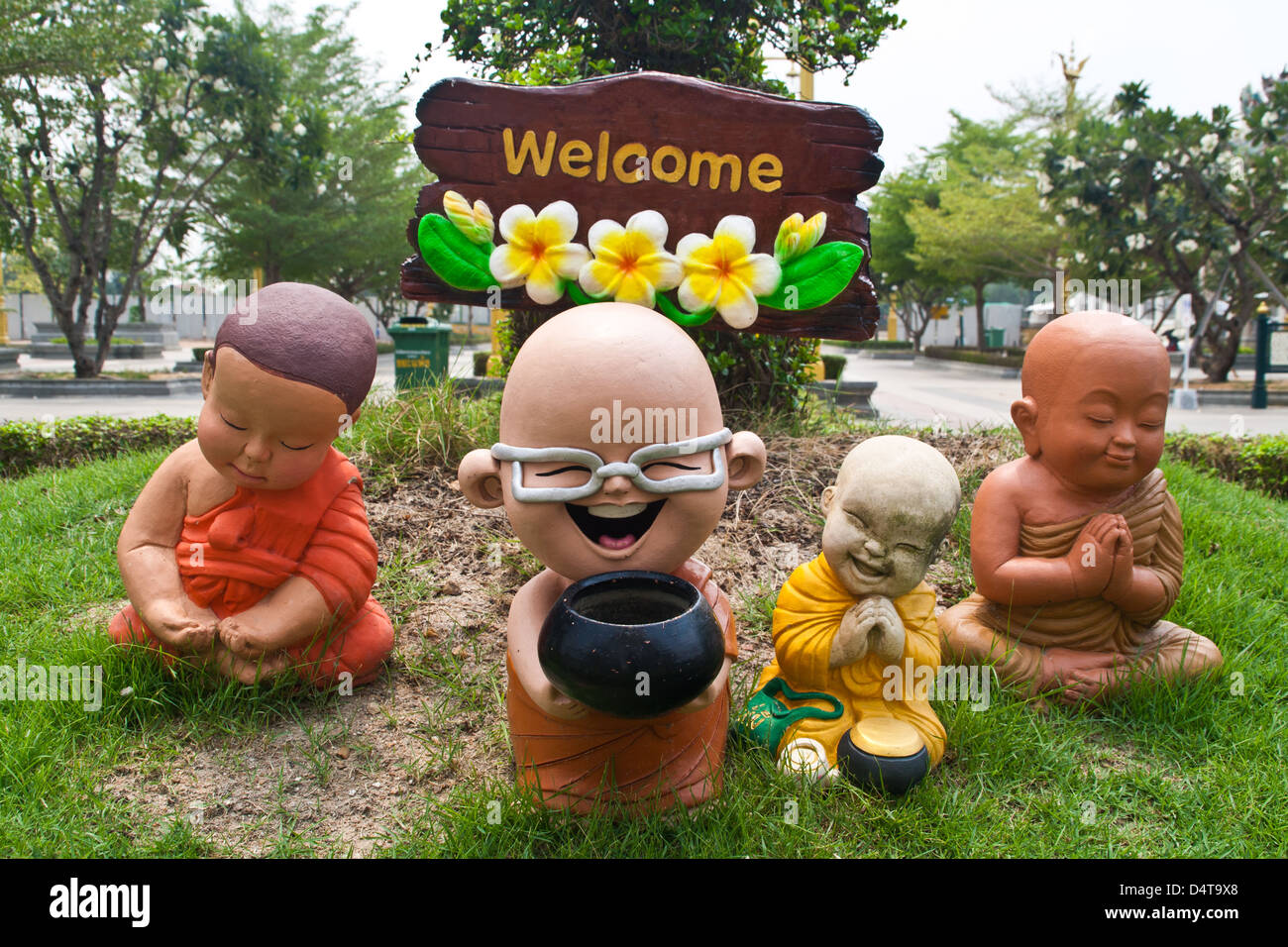 Welcome statue hi-res stock photography and images - Alamy