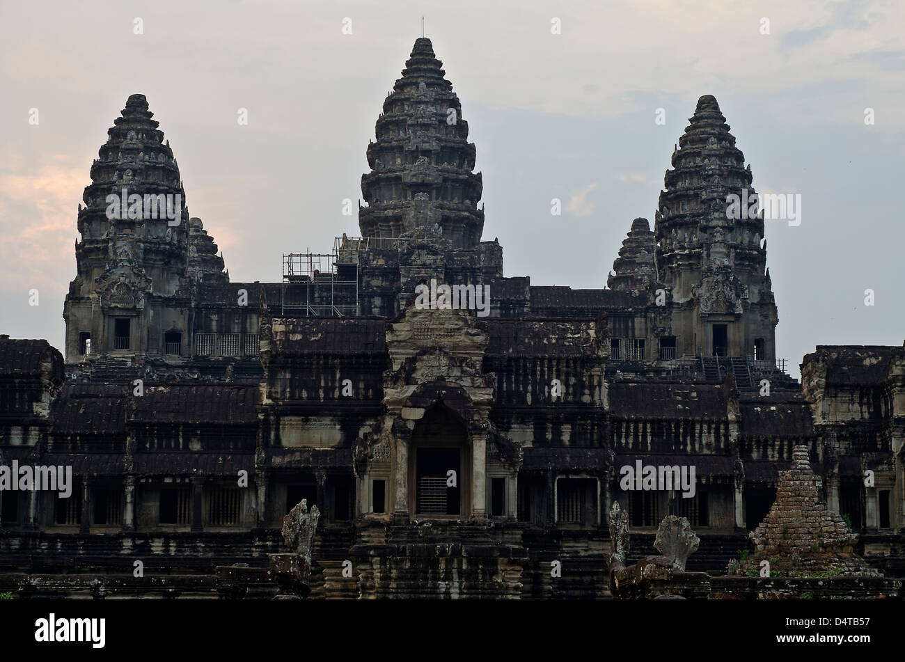 Sunset angkor wat cambodia hi-res stock photography and images - Alamy