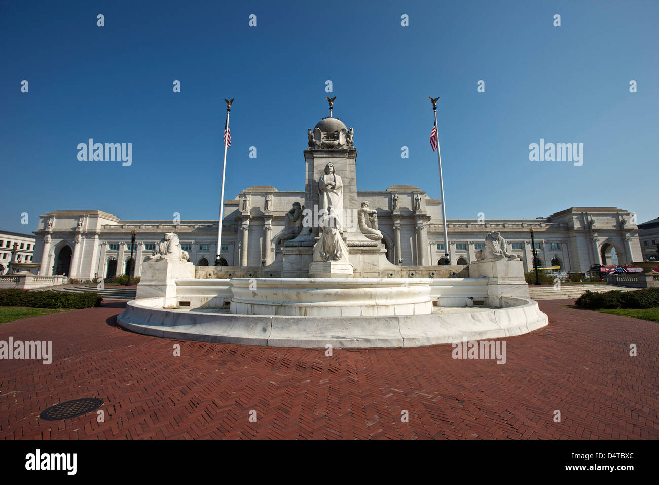 Christopher columbus fountain hi-res stock photography and images - Alamy