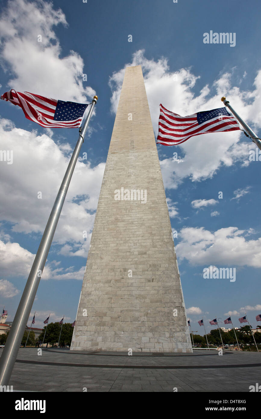 Looking up washington monument hi-res stock photography and images - Alamy