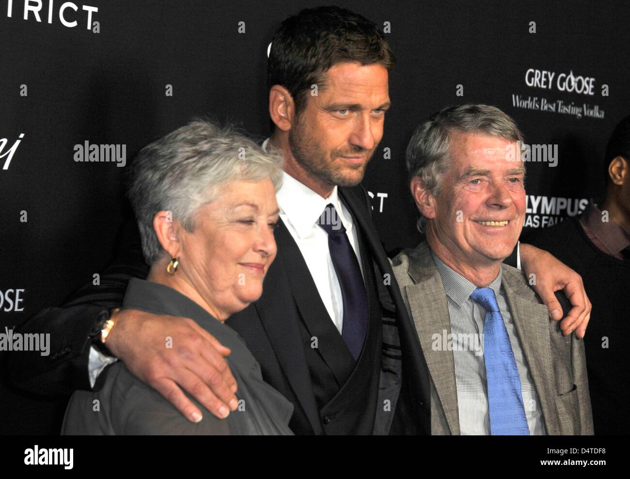 Gerald Butler, Parents at arrivals for OLYMPUS HAS FALLEN Premiere ...