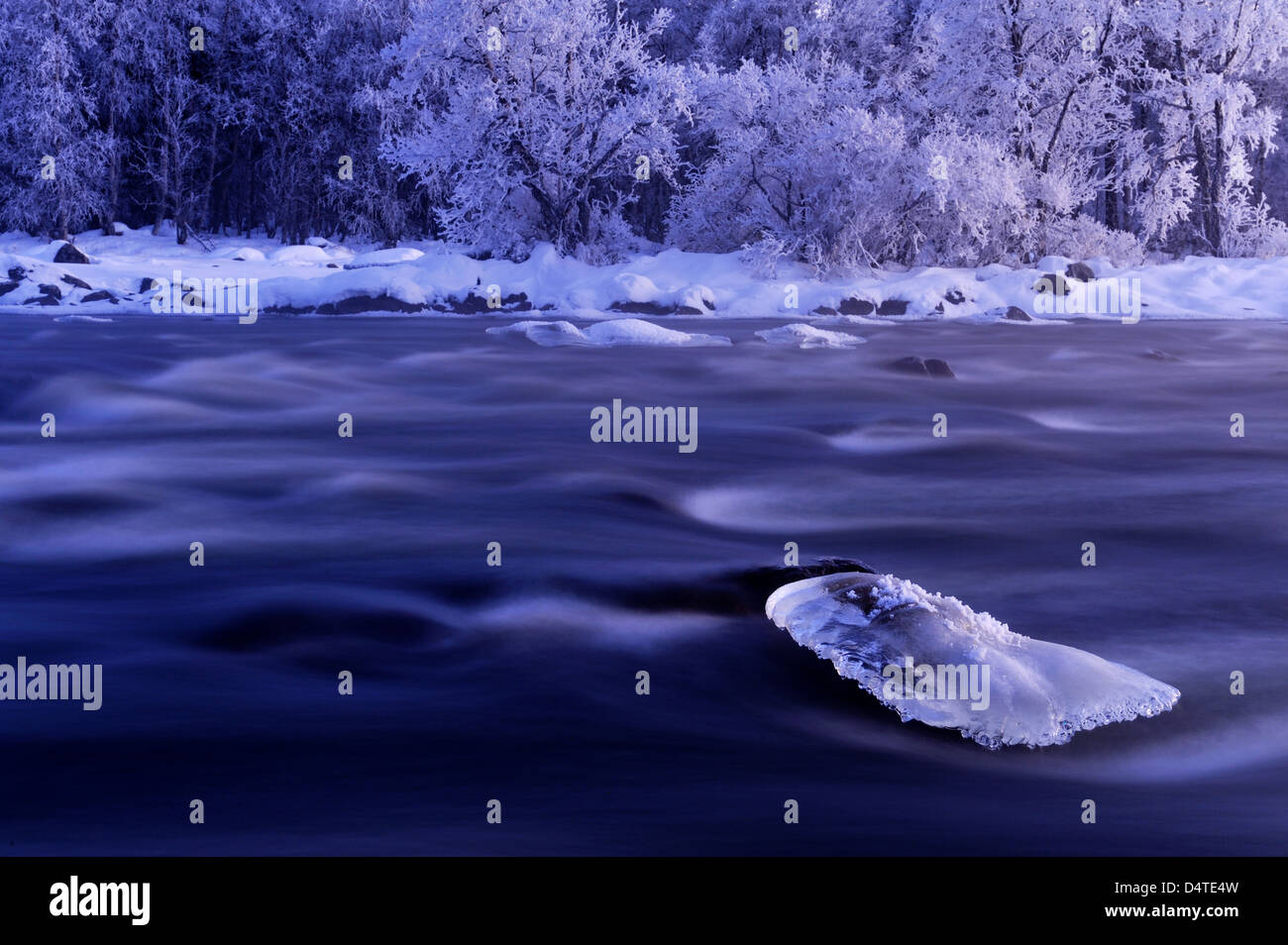 Frozen lake horizontal ice daytime hi-res stock photography and images ...