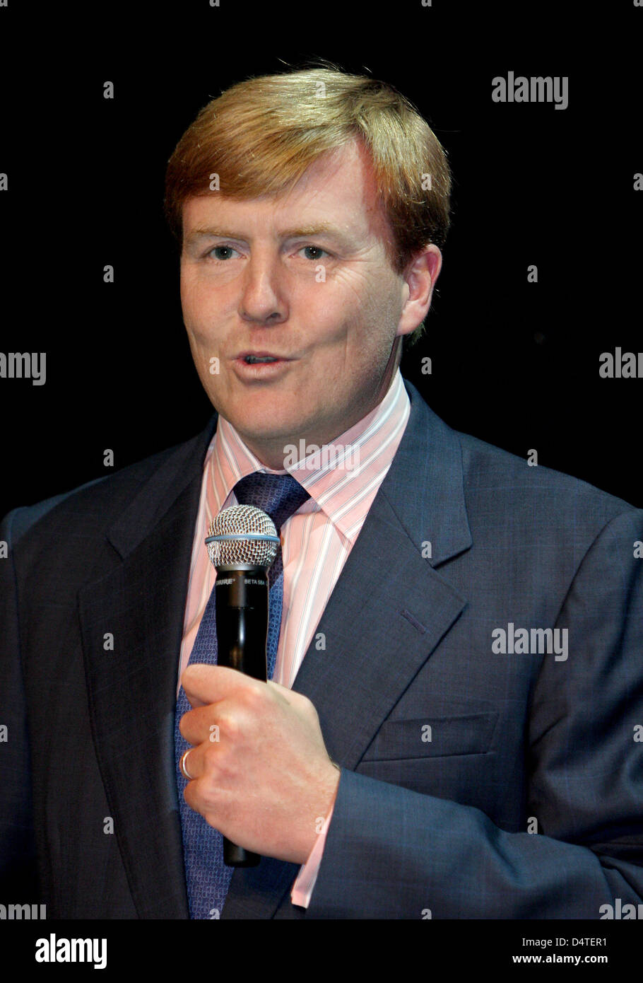 Crown Prince Willem-Alexander of the Netherlands speaks during the ...