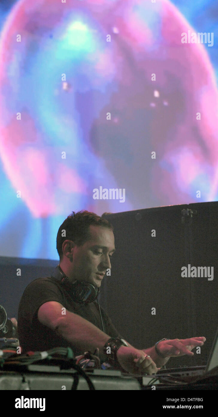 Facial expression dj techno mtv hi-res stock photography and images - Alamy