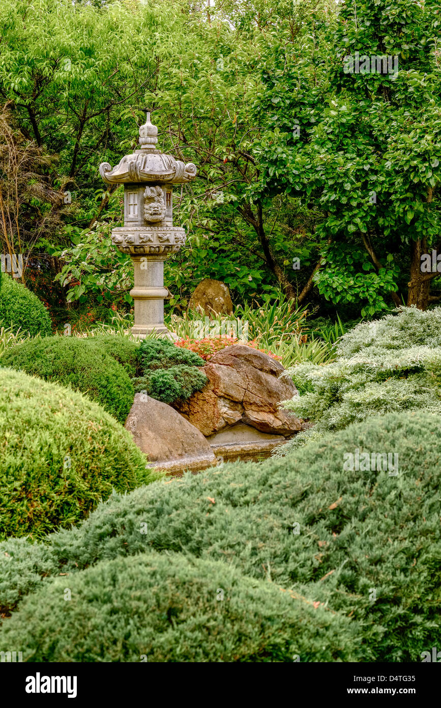 The immaculate Japanese Senzui Water Garden. Himeji Gardens, Adelaide ...