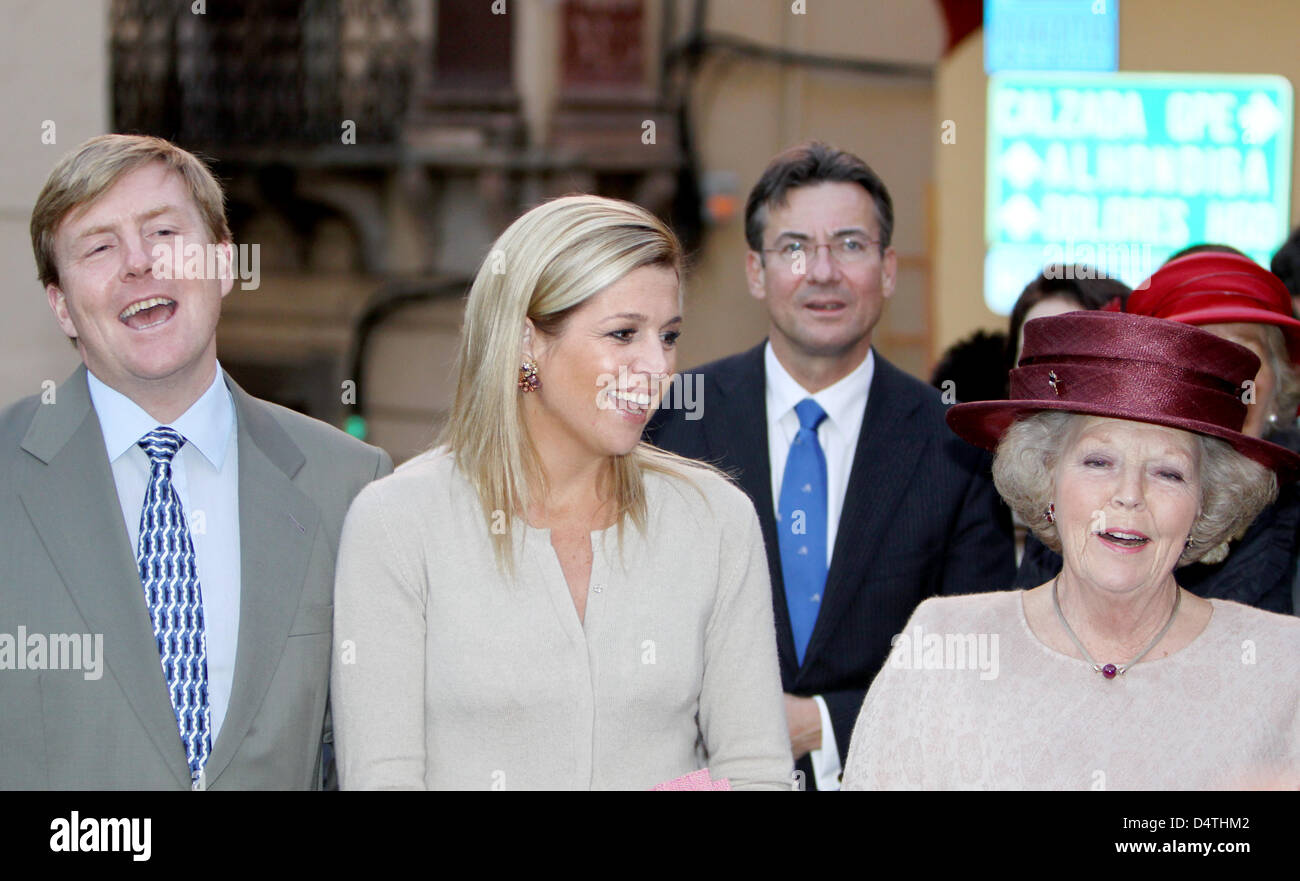 Queen Beatrix of the Netherlands (R), Crown Prince Willem-Alexander of ...