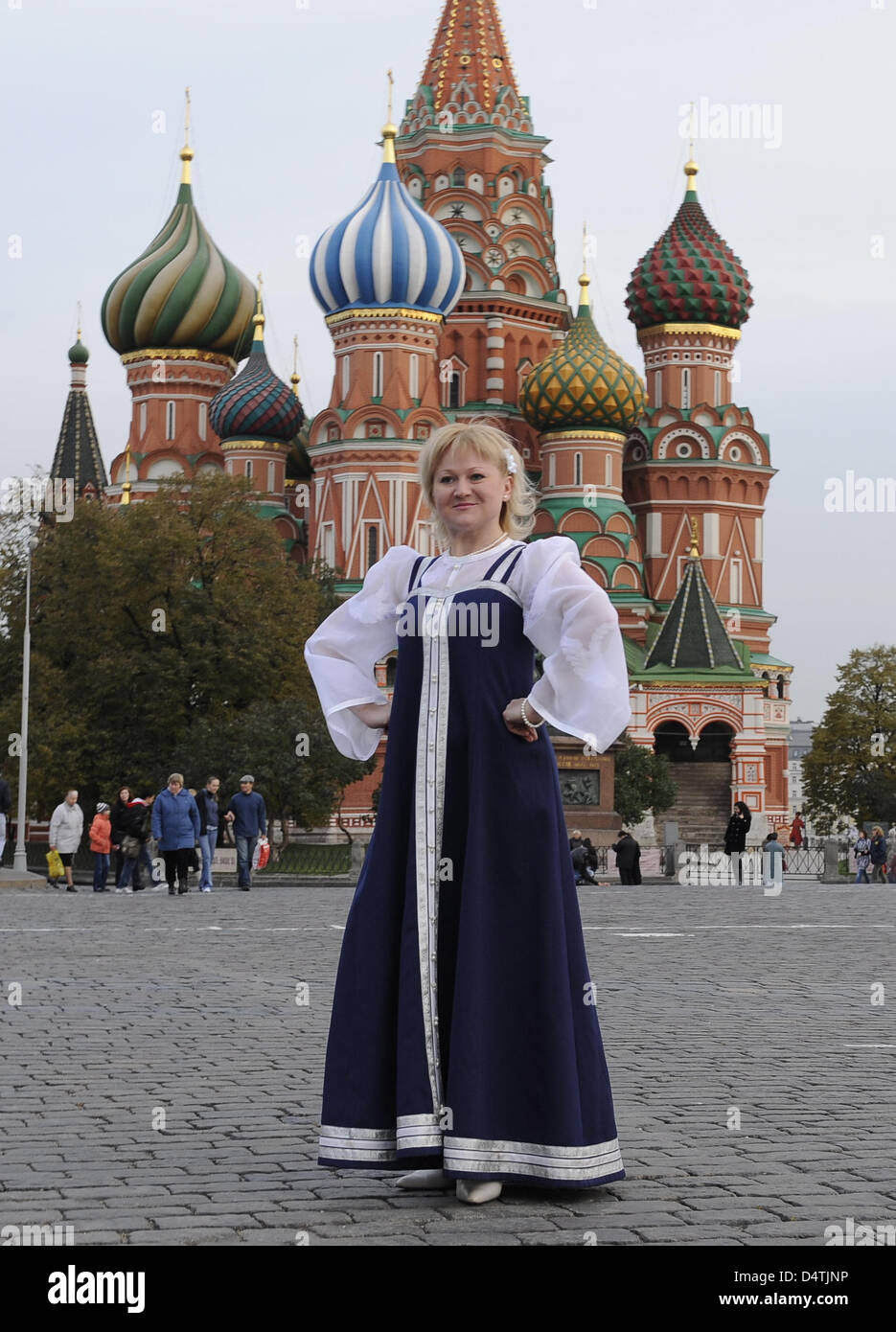 Traditional russian clothes hi-res stock photography and images - Alamy