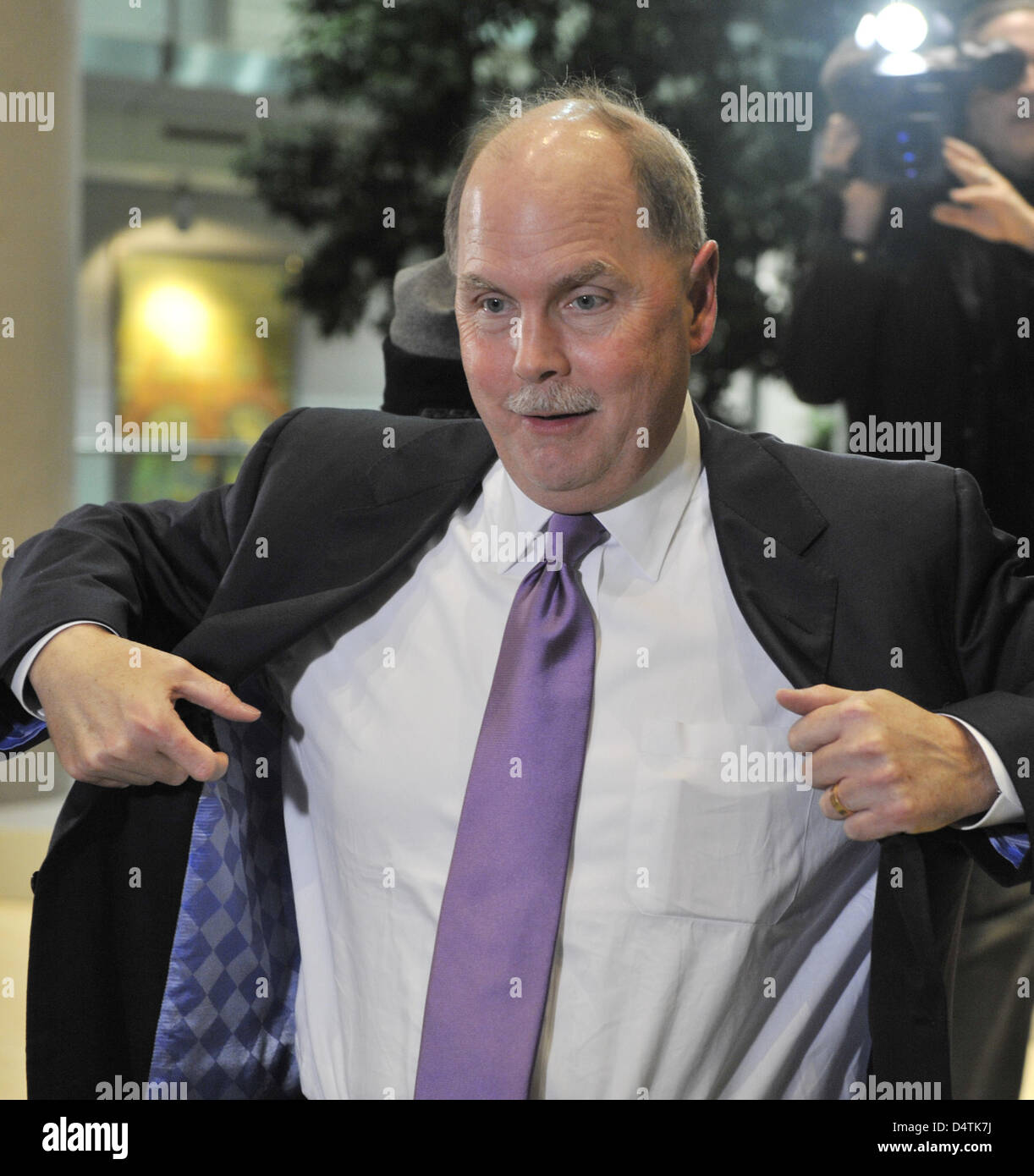 Chairman of General Motors (GM) Fritz Henderson prepares for an ...