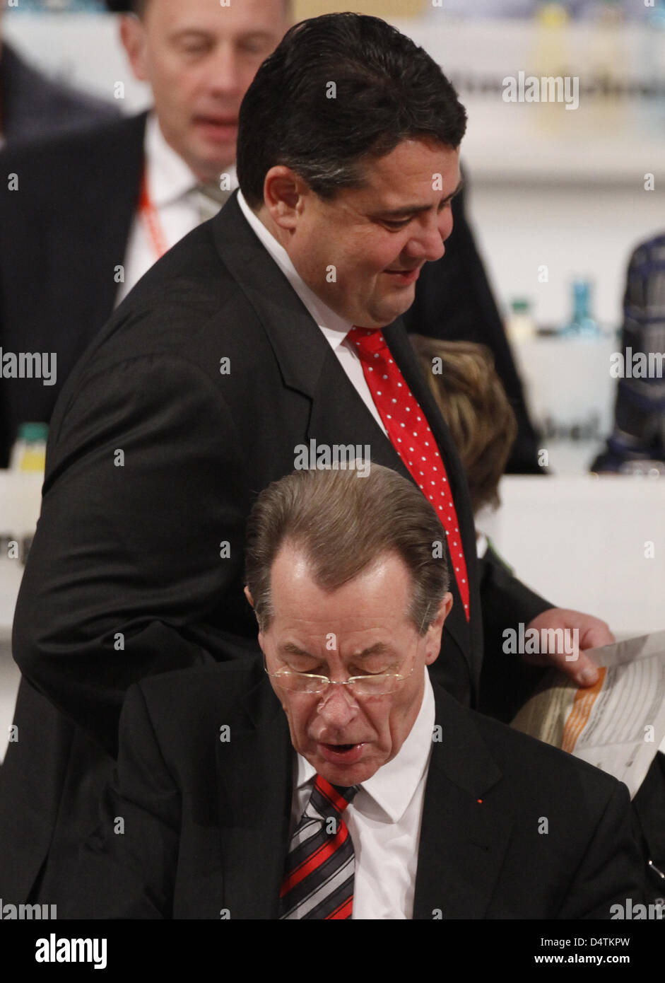 Outgoing SPD leader Franz Muentefering and his designated successor ...