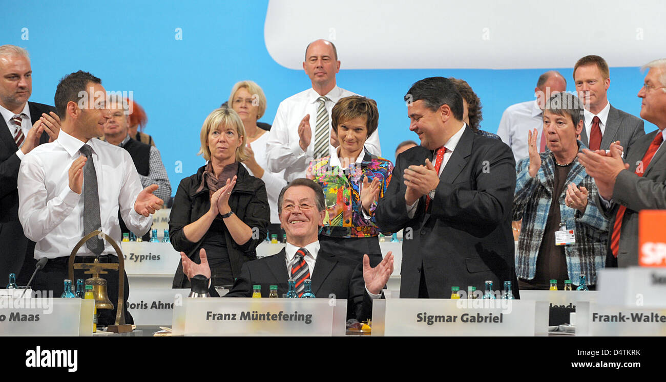 Designated SPD leader Sigmar Gabriel (4-R) applauds his outgoing ...