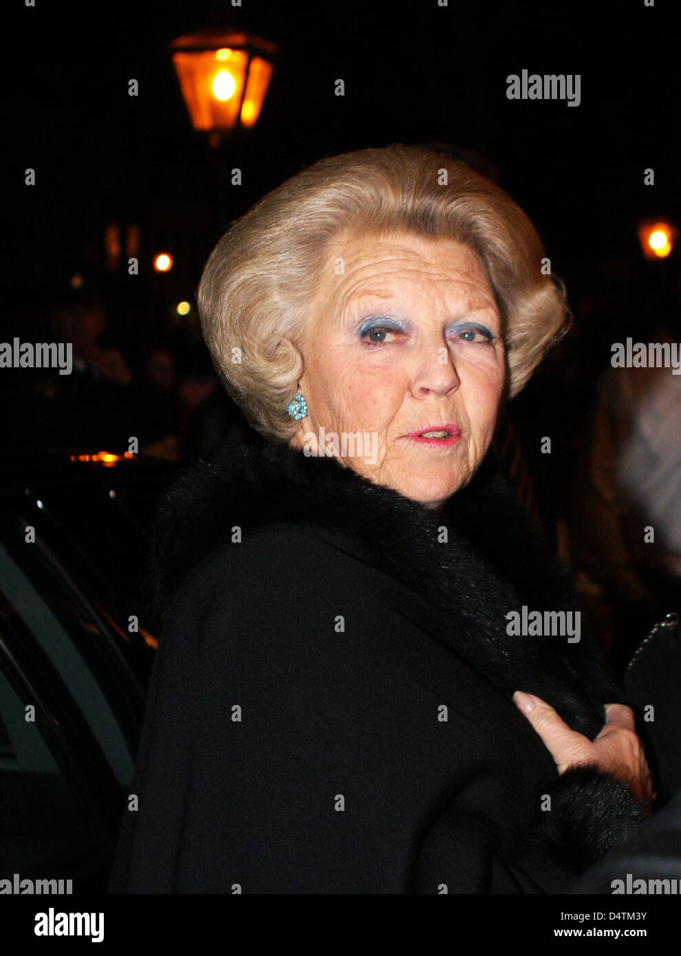 Dutch Queen Beatrix attends the premiere of the theatre show ?De ...