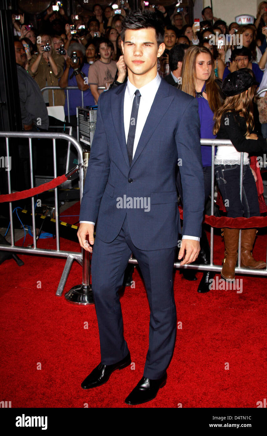 Actor Taylor Lautner arrives at the world premiere of the film ...