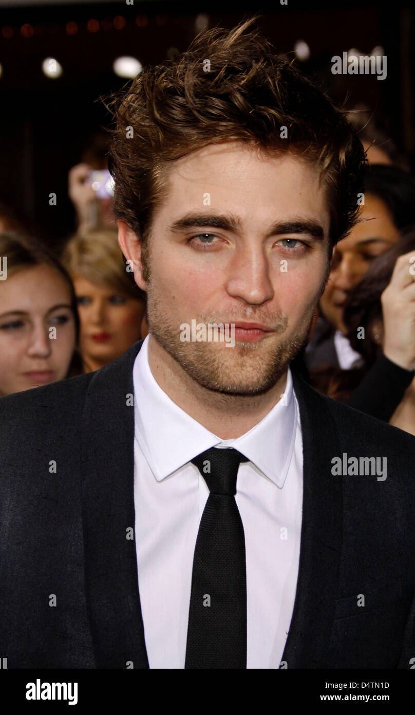 Actor Robert Pattinson arrives at the world premiere of the film ...