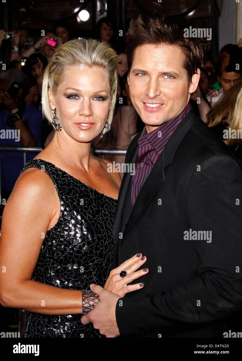 Actress Jennie Garth and her husband Peter Facinelli arrive at the ...