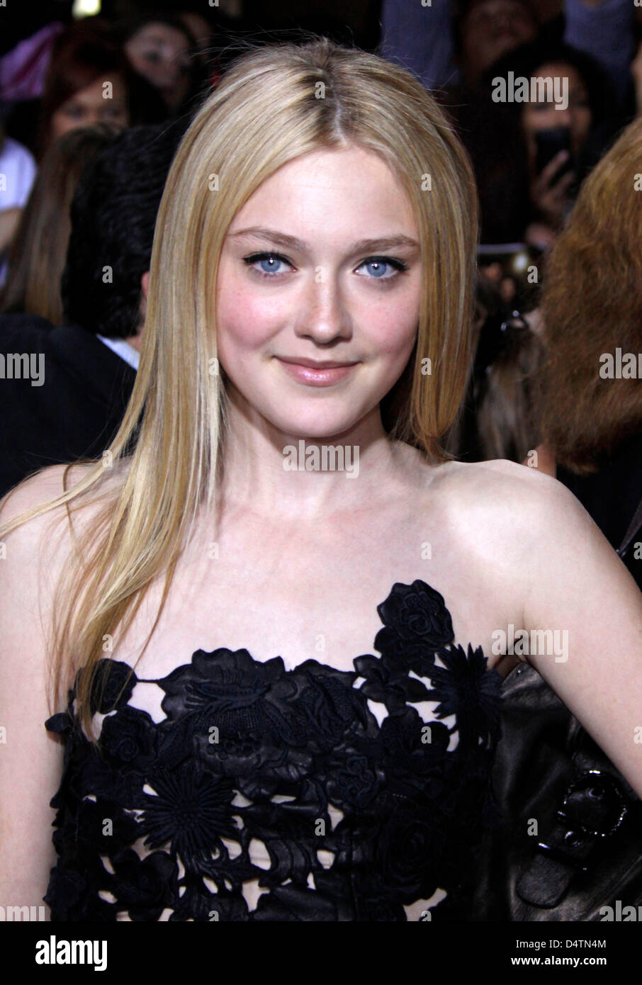 Actress Dakota Fanning arrives at the world premiere of the film ...