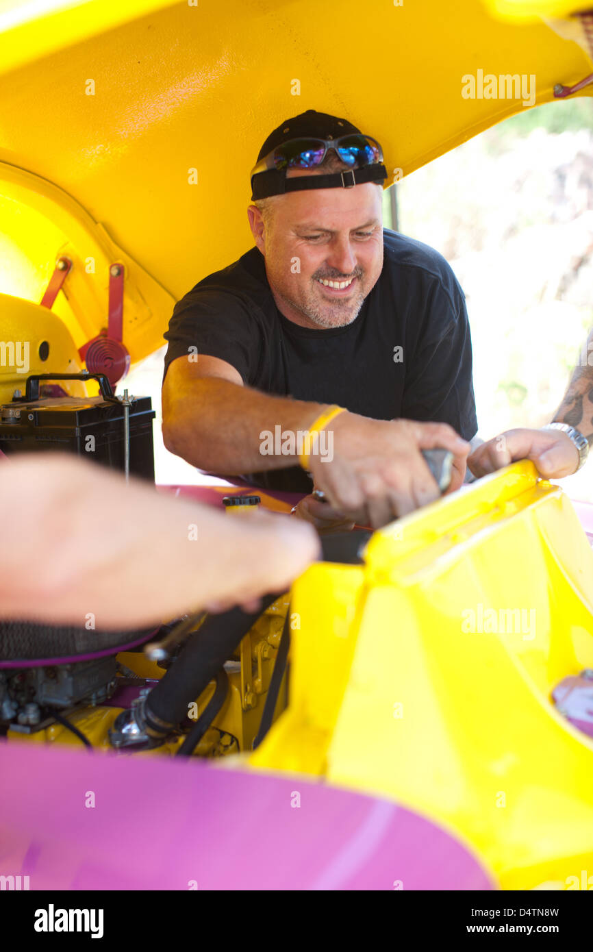 Car mechanics vintage hi-res stock photography and images - Alamy