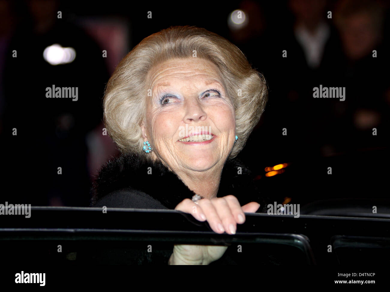 Dutch Queen Beatrix attends the premiere of the theatre show 'De ...
