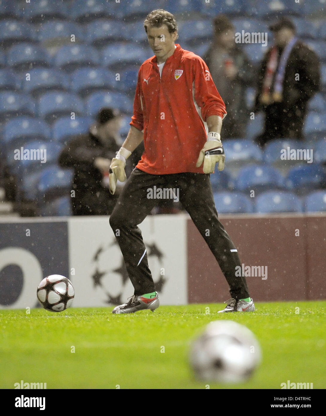 Stuttgart?s goalkeeper Jens Lehmann warms up for the Champions League ...