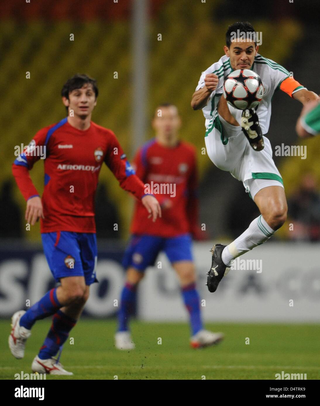 Wolfsburg?s Josue (R) and Moscow?s Alan Dzagoev vie for the ball during ...