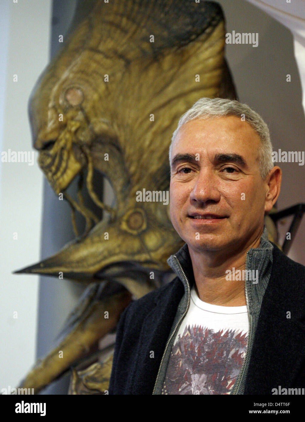 Director Roland Emmerich unveils an alien from his movie ?Independence ...