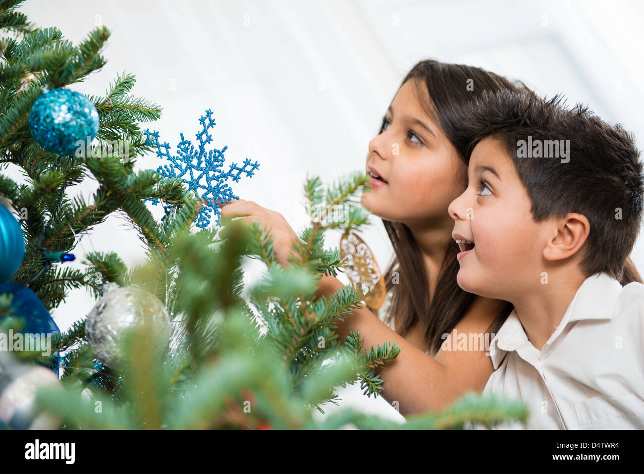 Christmas tree children hi-res stock photography and images - Alamy