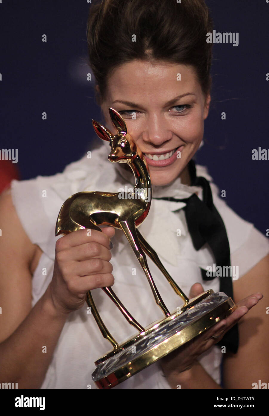 German actress Jessica Schwartz poses with her trophy during the Bambi ...