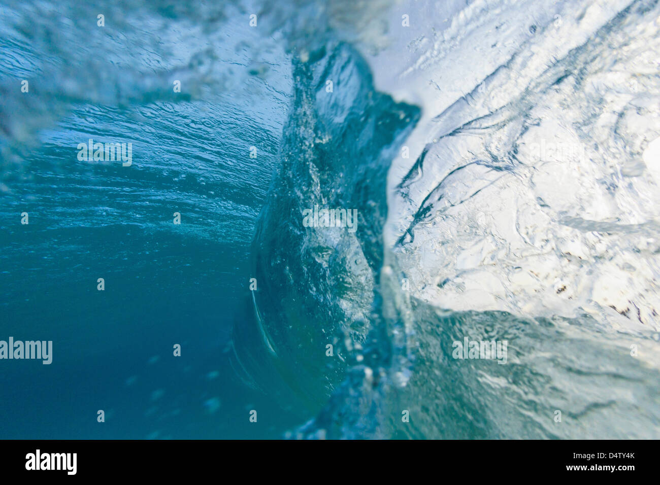 Crashing wave hi-res stock photography and images - Alamy