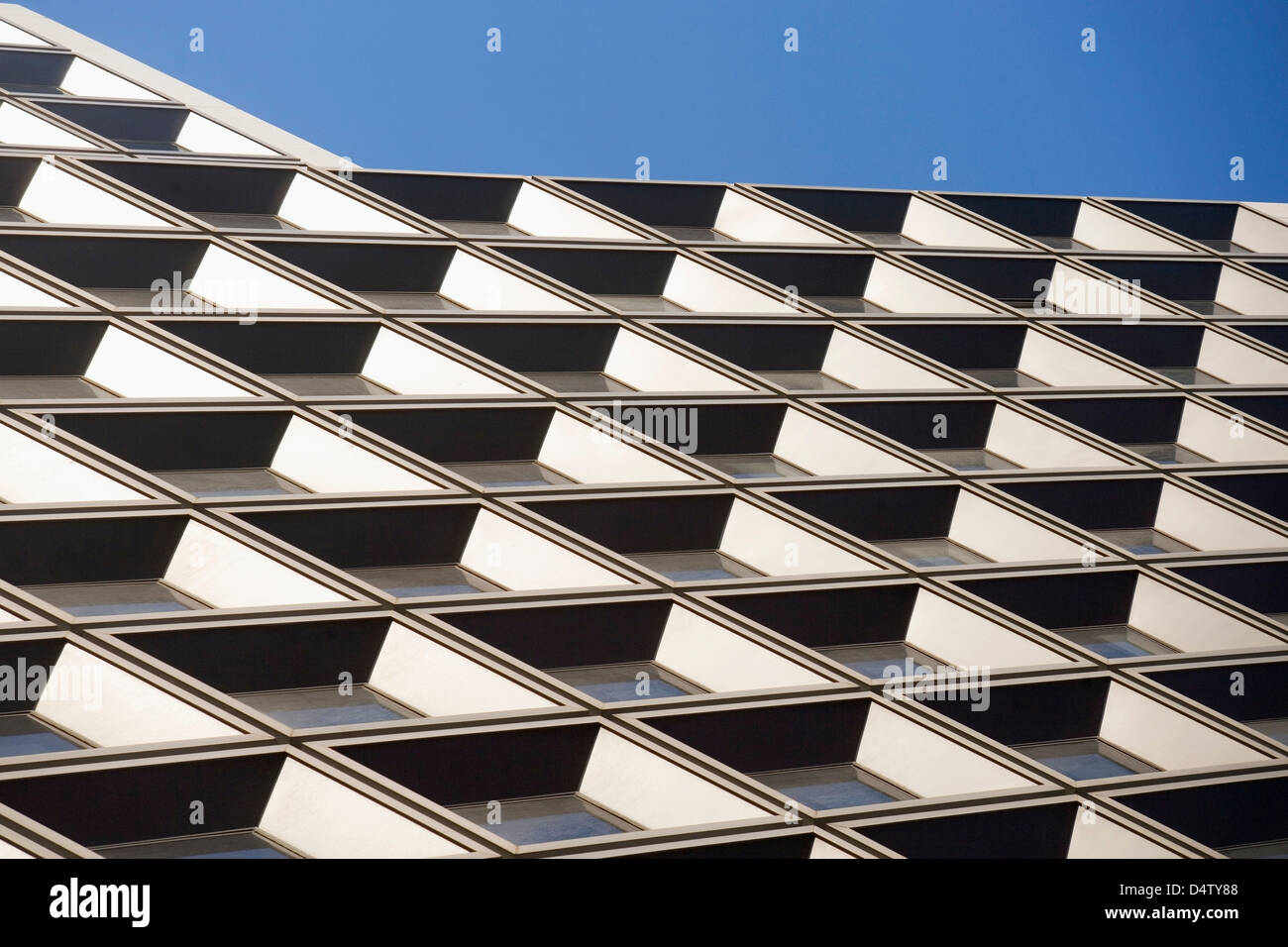 Skyscraper windows hi-res stock photography and images - Alamy