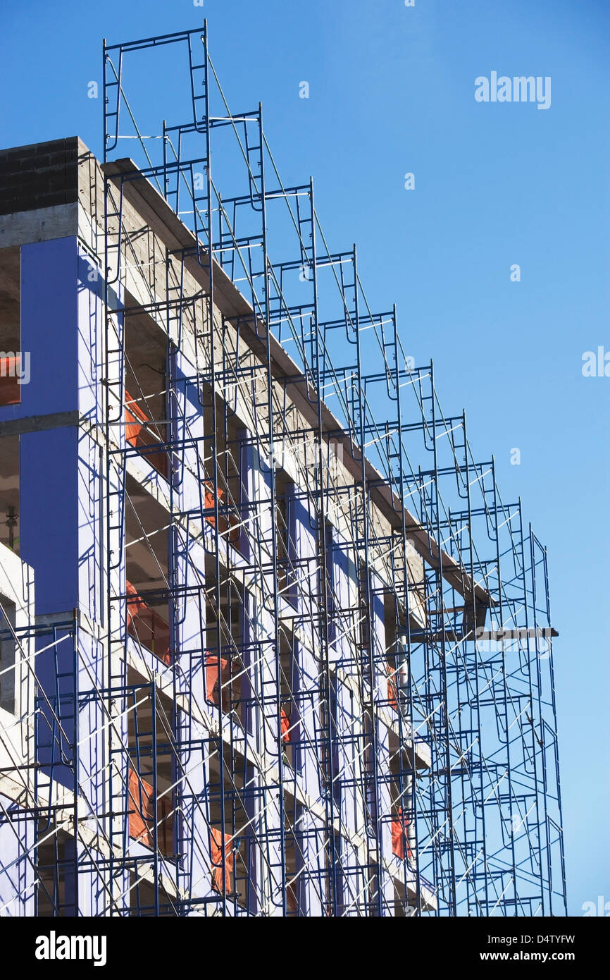 Scaffolding on side building hi-res stock photography and images - Alamy